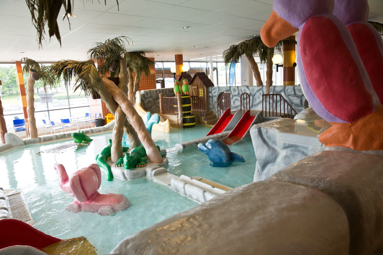 Helger & lov på Nacka simhall – Medley