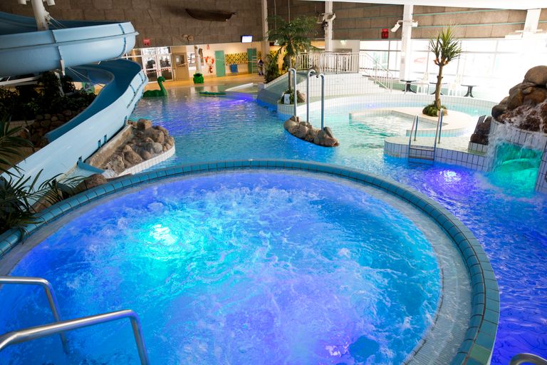 Familjebad Vattenpalatset Kaskad – Medley