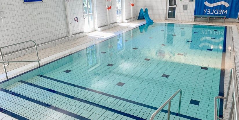 Bad i Nacka simhall – Medley